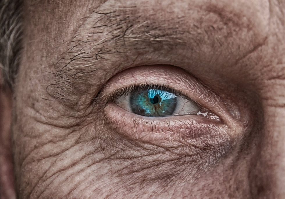 What Is Macular Degeneration? Symptoms and Causes